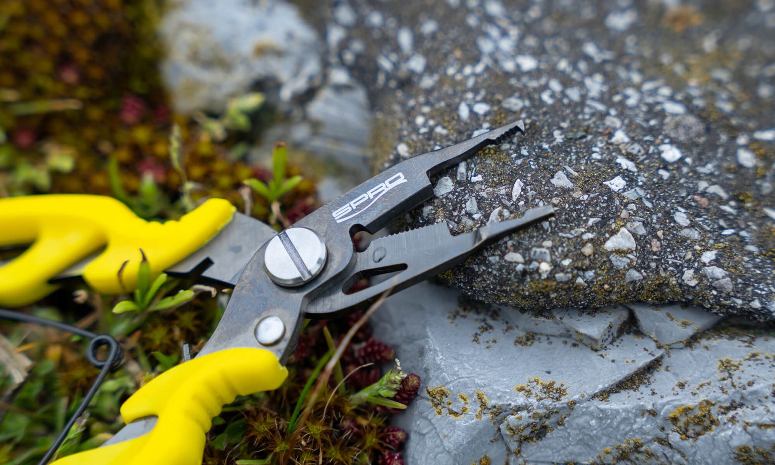 Titanium Micro Splitring Pliers 12cm - Produkte - SPRO Deutschland